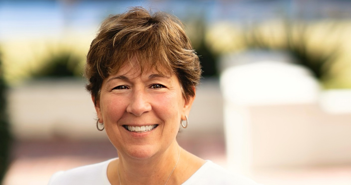 Lisa Palmer Loves To Compete but Supports Her Team, From College ...