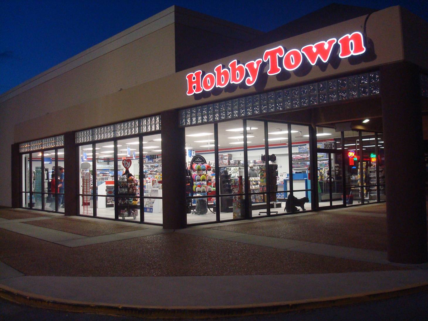 HobbyTown teams with RadioShack, other retailers | ICSC: International ...